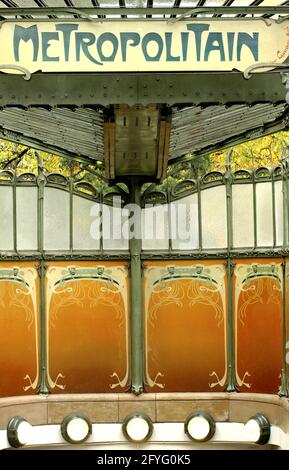 Paris, Metro Porte Dauphine by Hector Germain Guimard Stock Photo - Alamy