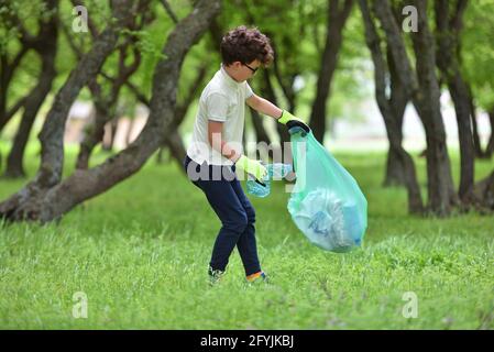 Garbage men picking up trash Stock Photo - Alamy
