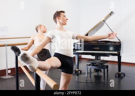 Choreographer teaches a ballet lesson in the studio Stock Photo - Alamy