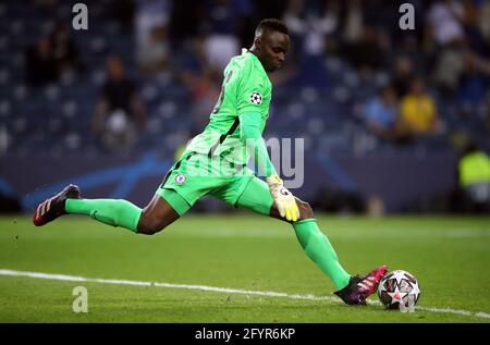 PORTO, PORTUGAL - MAY 29: Edouard Mendy of Cheslea waves to the fans ...