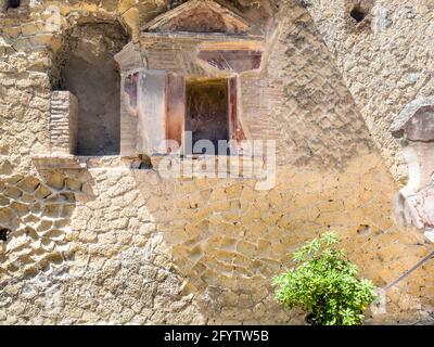Ancient Roman empire wall, detail, close up Stock Photo - Alamy
