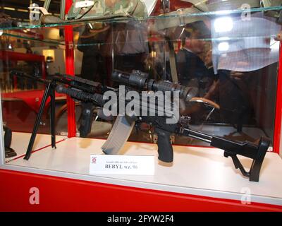 BERYL wz.96 Assualt rifle in Eurosatory 2008 Stock Photo - Alamy