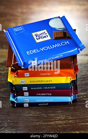 chocolate bars on a wooden table Stock Photo - Alamy