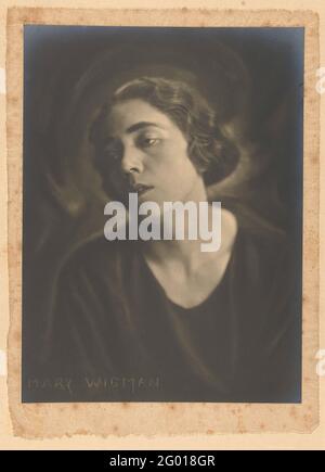 Portrait of dancer Mary Wigman, bust, Mary Wigman (title on object ...