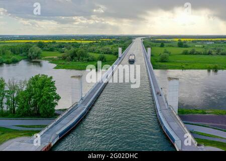 Magdeburg, Germany. 21st May, 2021. At the Magdeburg waterway junction ...