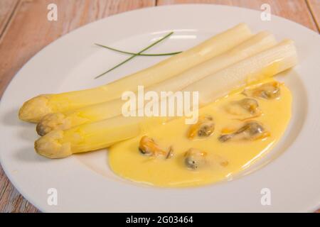 Large white asparagus and shell mousseline recipe Stock Photo - Alamy