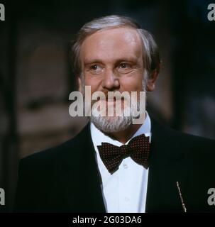 Kurt Moll, deutscher Opernsänger, Bass, Auftritt bei einem Konzert ...