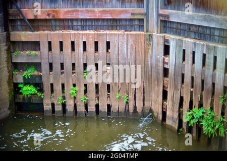 Gunthorpe Lock on the outskirts of Nottingham Stock Photo - Alamy