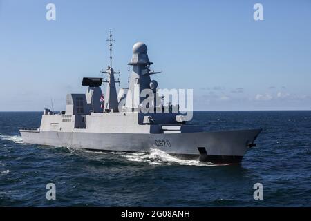The French Marine Nationale Horizon class frigate FS CHEVALIER PAUL (D621) leaving harbour Stock ...