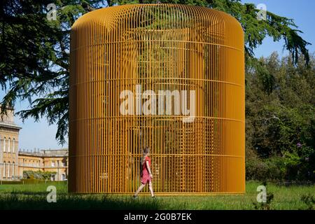 Hannah Vitos observes The Blenheim Art Foundation interactive sculpture ...