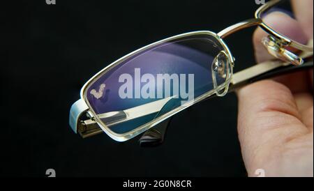 A sample of the glasses damage with the scratches on the lens surface ...
