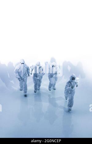 The medical team run to the rescue Stock Photo - Alamy