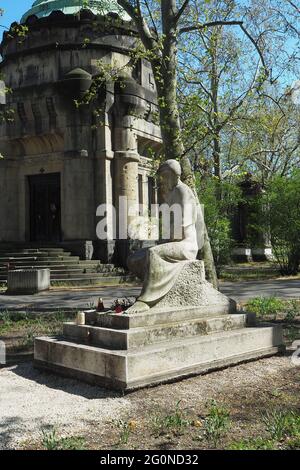 Tomb of Endre (Andrew) Ady (poet), Kerepesi Cemetery (Fiume Road ...