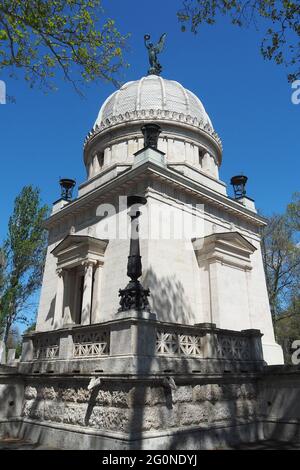 Ferenc Deák (Francis Deak) Mausoleum, Kerepesi Cemetery (Fiume Road National Graveyard), 8th ...