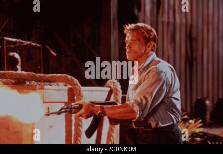 TRUE LIES USA 1994 James Cameron Dana Tasker (ELIZA DUSHKU) and Harry ...