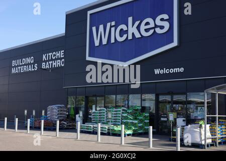 Wickes, store sign, logo, England UK Stock Photo - Alamy