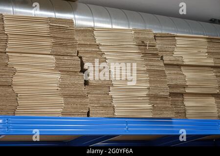 Unused cardboard boxes in a store warehouse Stock Photo - Alamy
