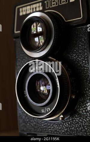 Vintage TLR medium format in the humans hands Stock Photo - Alamy