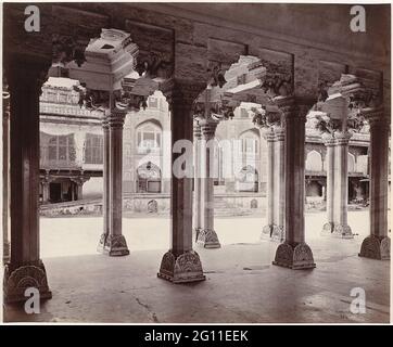 Intricate Temple Ceiling and Pillars in Zuoying Ciji Temple Stock Photo ...