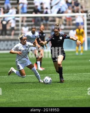 Bridgeview, Illinois, USA. 05th June, 2021. Sam Mewis (5) of North ...