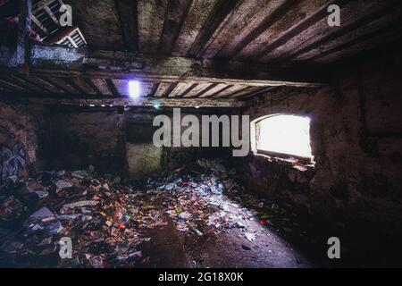 Nightmare horror basement in an old abandoned barn in "The Blair Witch ...