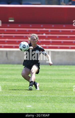 Chicago Red Stars defender Arin Wright (3) plays the ball during a NWSL ...