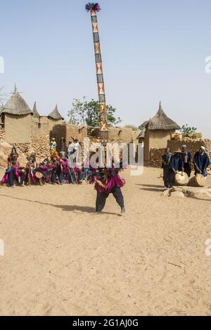 The Funeral Masquerade Dance of the Dogon, Mali Stock Photo - Alamy