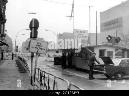 The Berlin Wall at the border crossing Checkpoint Charlie, in the ...