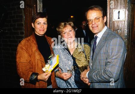 Eva Maria Bauer mit Familie bei der Feier ihres 65. Geburtstags im ...