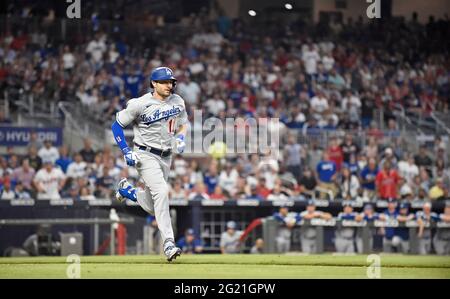 ATLANTA, GA - JUNE 04: Atlanta Braves third base Austin Riley (27 ...