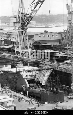 geography / travel, Japan, industry, shipbuilding, dockyard in Yokohama ...