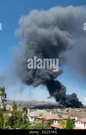 A black cloud of smoke from a fire that hit La Teste-de-Buch forest ...