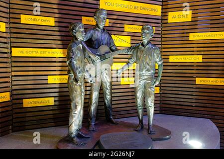 Redcliffe at night - Bee Gees Way Stock Photo - Alamy