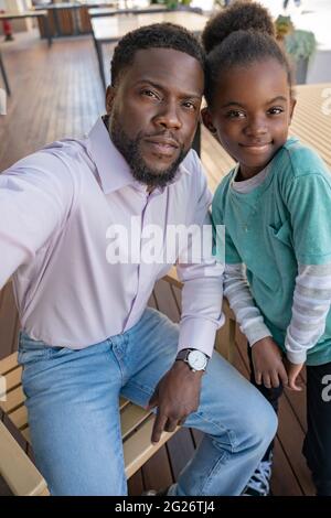 FATHERHOOD (2021) KEVIN HART MELODY HURD PAUL WEITZ (DIR) NETFLIX ...