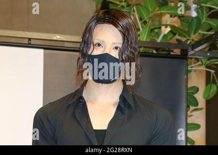 CHRISTIAN ROLAND, an apparel brand produced by Japanese Host ROLAND ...