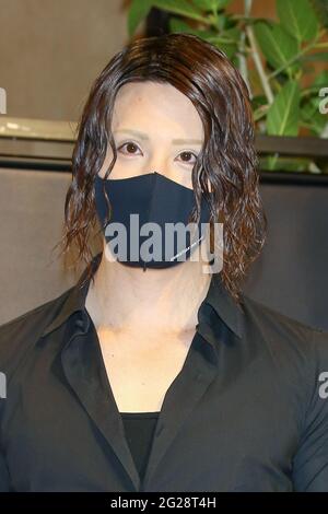 CHRISTIAN ROLAND, an apparel brand produced by Japanese Host ROLAND ...