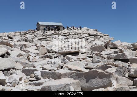 A view of the Mount Whitney Summit Shelter on the top of Mt. Whitney ...