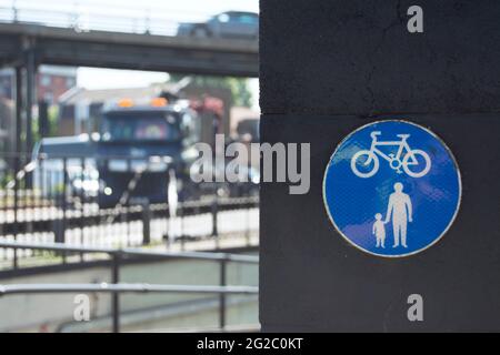 Shared pathway sign for pedestrians and cyclists, UK Stock Photo - Alamy