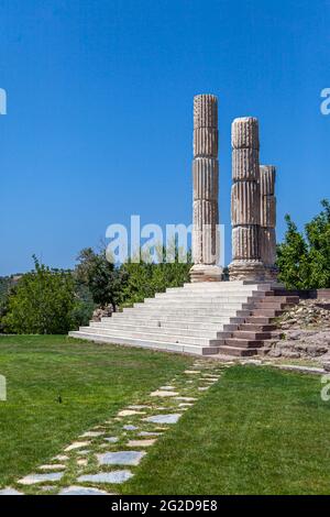 The old ruins of Apollon Temple in Pompeii Stock Photo - Alamy