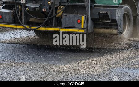 Paving the road over a bridge with porous asphalt for traffic noise ...