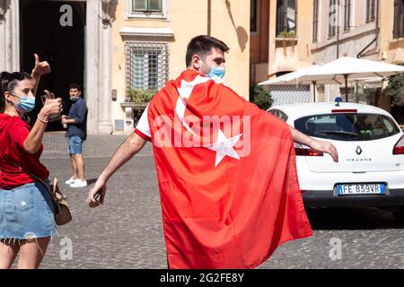 Turkish boys at Piazza di Pietra in Rome (Photo by Matteo Nardone ...