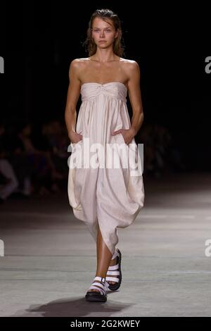 Model Alannah Walton walks on the runway during the 2018 Victoria’s ...