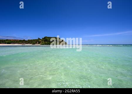Nosy Iranja boat tour Stock Photo - Alamy
