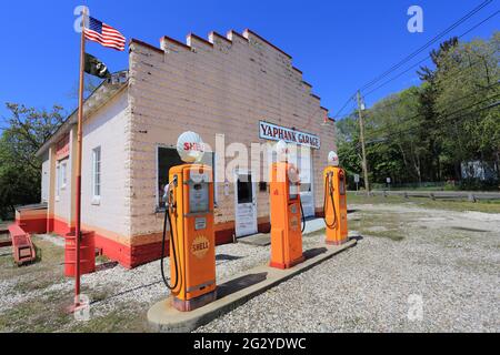 Old gas station Yaphank Long Island New York Stock Photo - Alamy