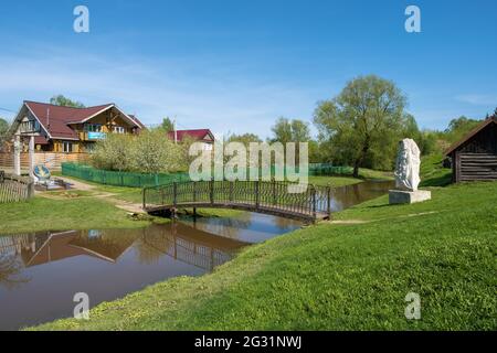 Ukhtanka River in the village of Vyatskoye, Yaroslavl region on a sunny ...