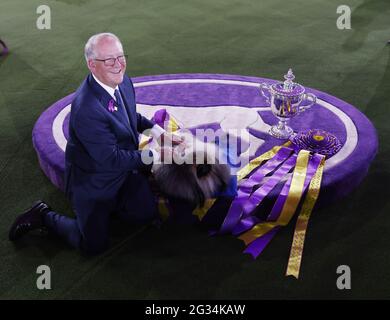 NEW YORK - JUNE 13: David Bryan April McLean attends the 64th Annual ...