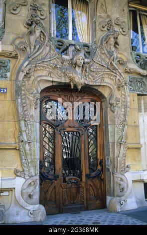 Door of 29 Avenue Rapp, Paris. Art Nouveau building by architect Jules ...