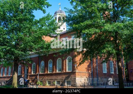 Moors Hall, part of both Cabot and Pforzheimer Houses of Harvard ...