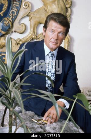 IVANHOE (TV) ROGER MOORE Stock Photo - Alamy