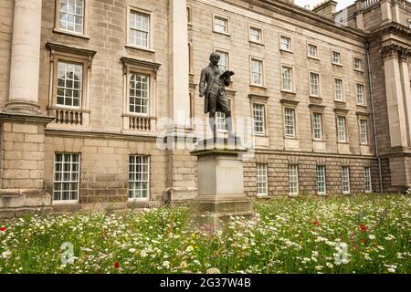 Statue of Oliver Goldsmith outside Trinity College Dublin Ireland ...